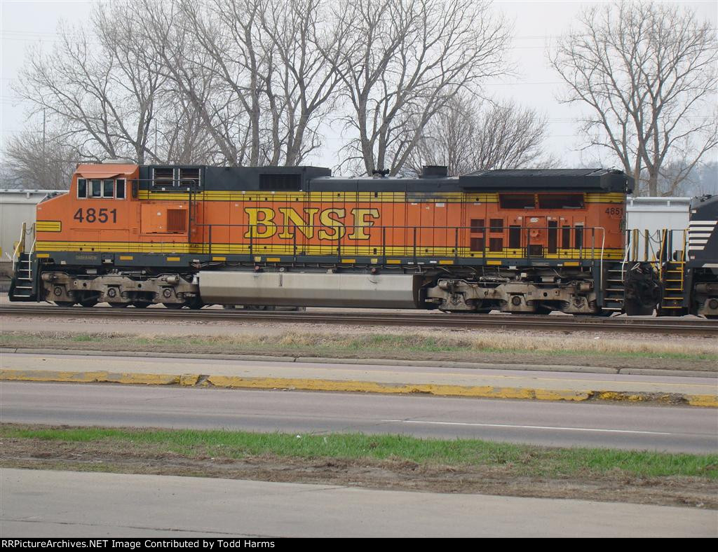 BNSF 4851
